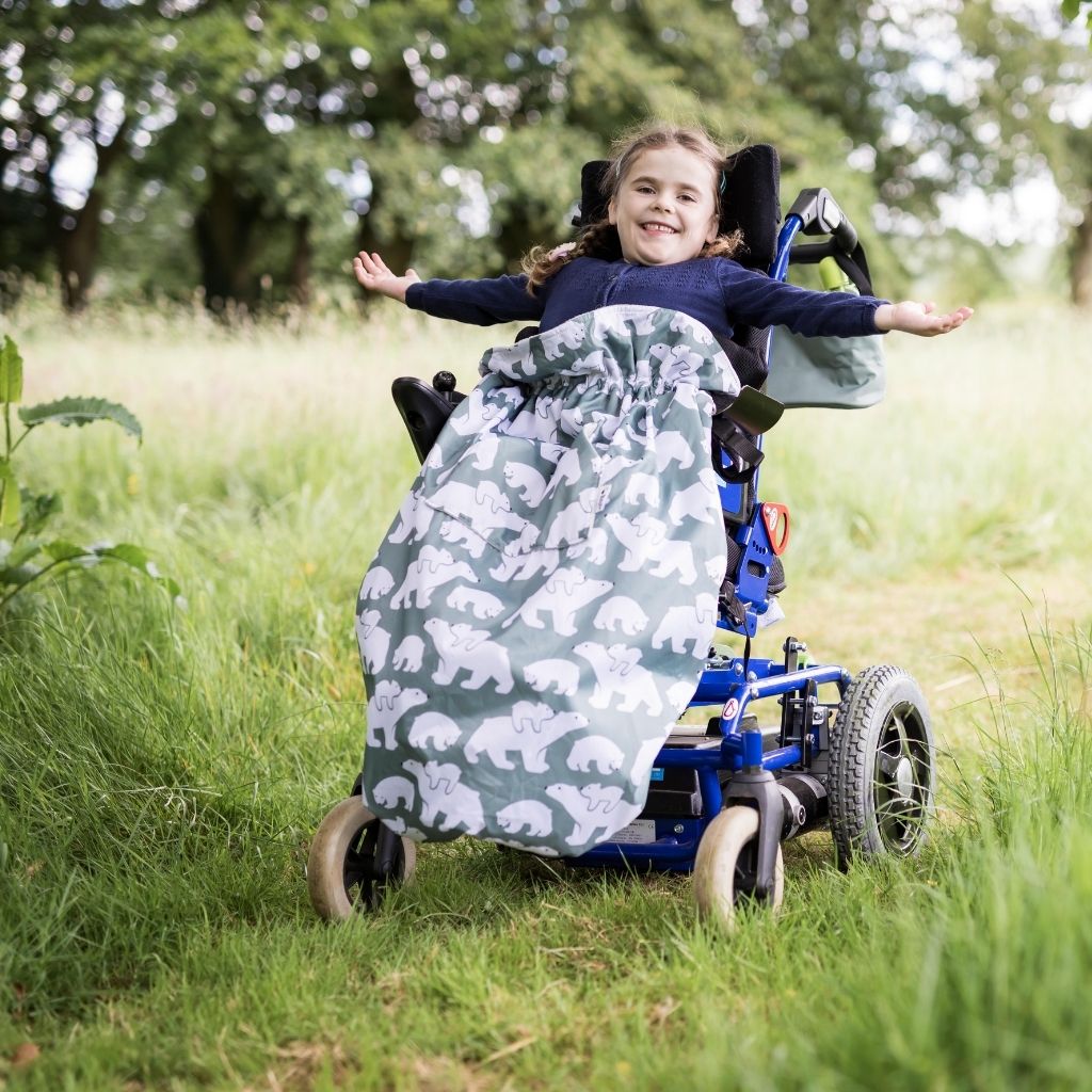 Kids Fleece-Lined Wheelchair Cosy - POLAR BEARS – BundleBean